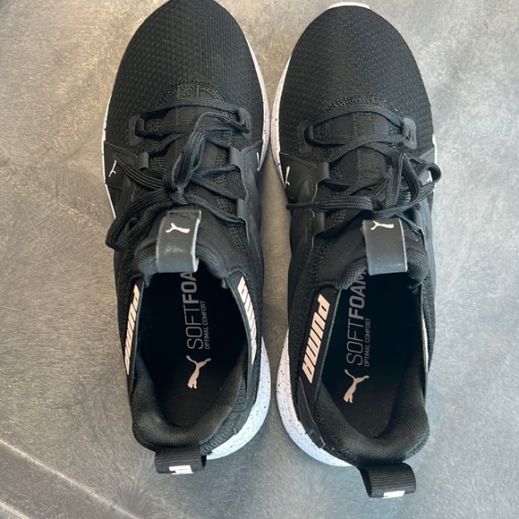 Puma | Shoes | Puma Excellent Condition Size 9 Black Softfoam Sneakers ...